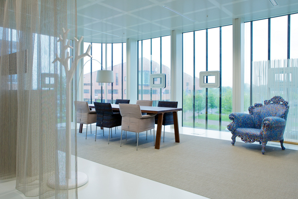 The Bright, Open, and Transparent Offices of CJIB | Office Snapshots