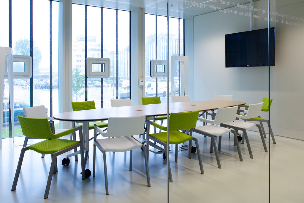 The Bright, Open, and Transparent Offices of CJIB | Office Snapshots