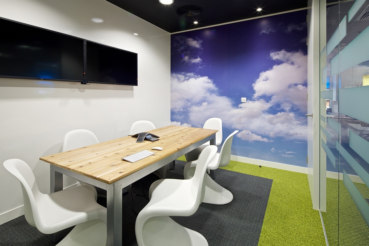 Inside Jive Software's UK Headquarters | Office Snapshots