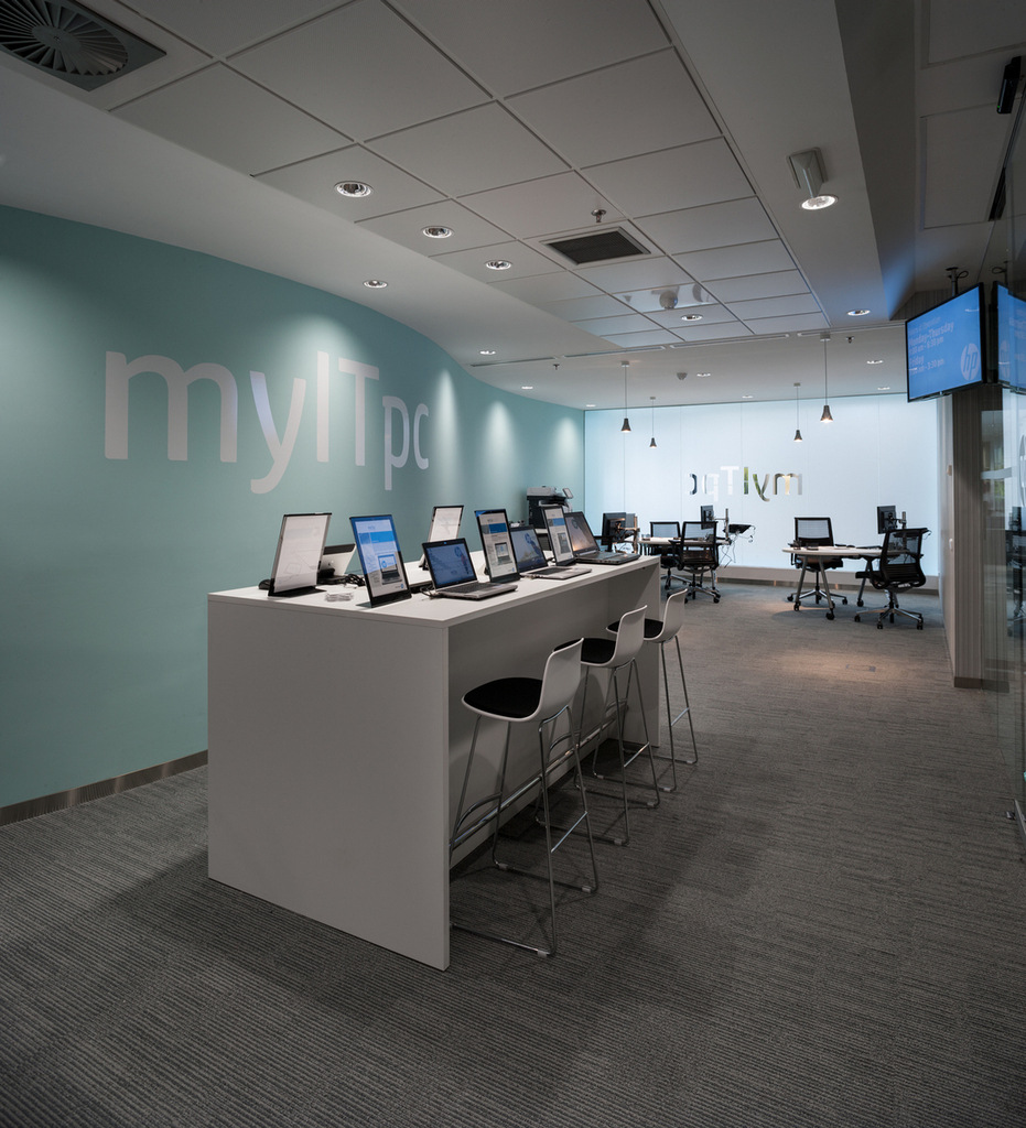 HP Madrid's New Reception and Lobby | Office Snapshots
