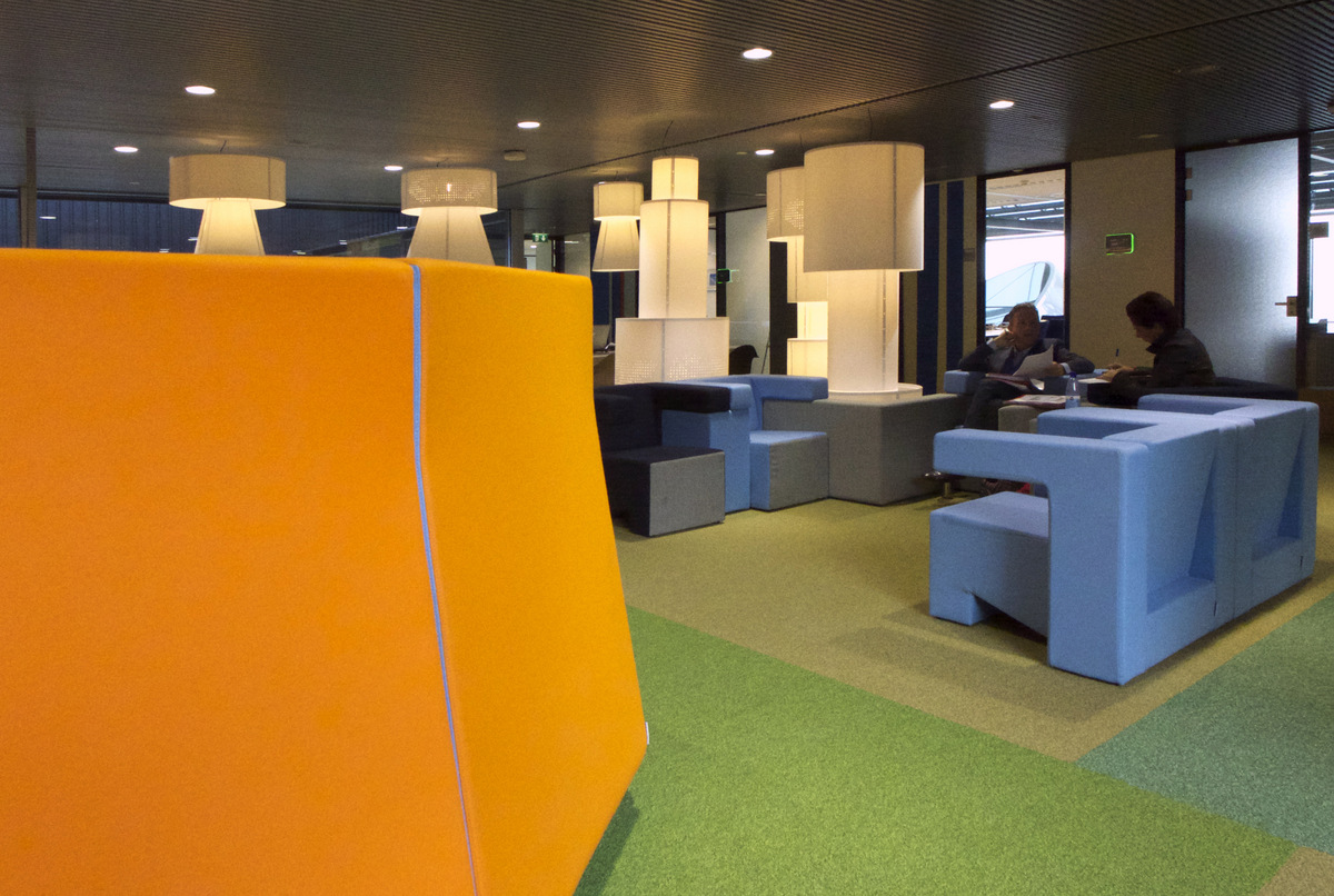 KLM's Schiphol Airport Offices / Kgotla | Office Snapshots