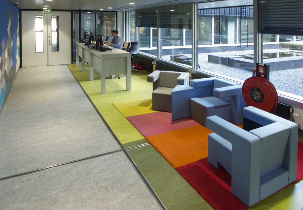 KLM's Schiphol Airport Offices / Kgotla | Office Snapshots