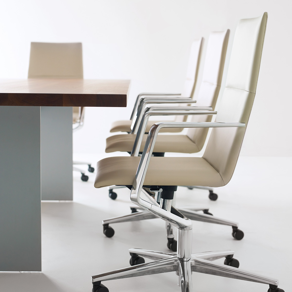 Davis Furniture Sola | Office Snapshots