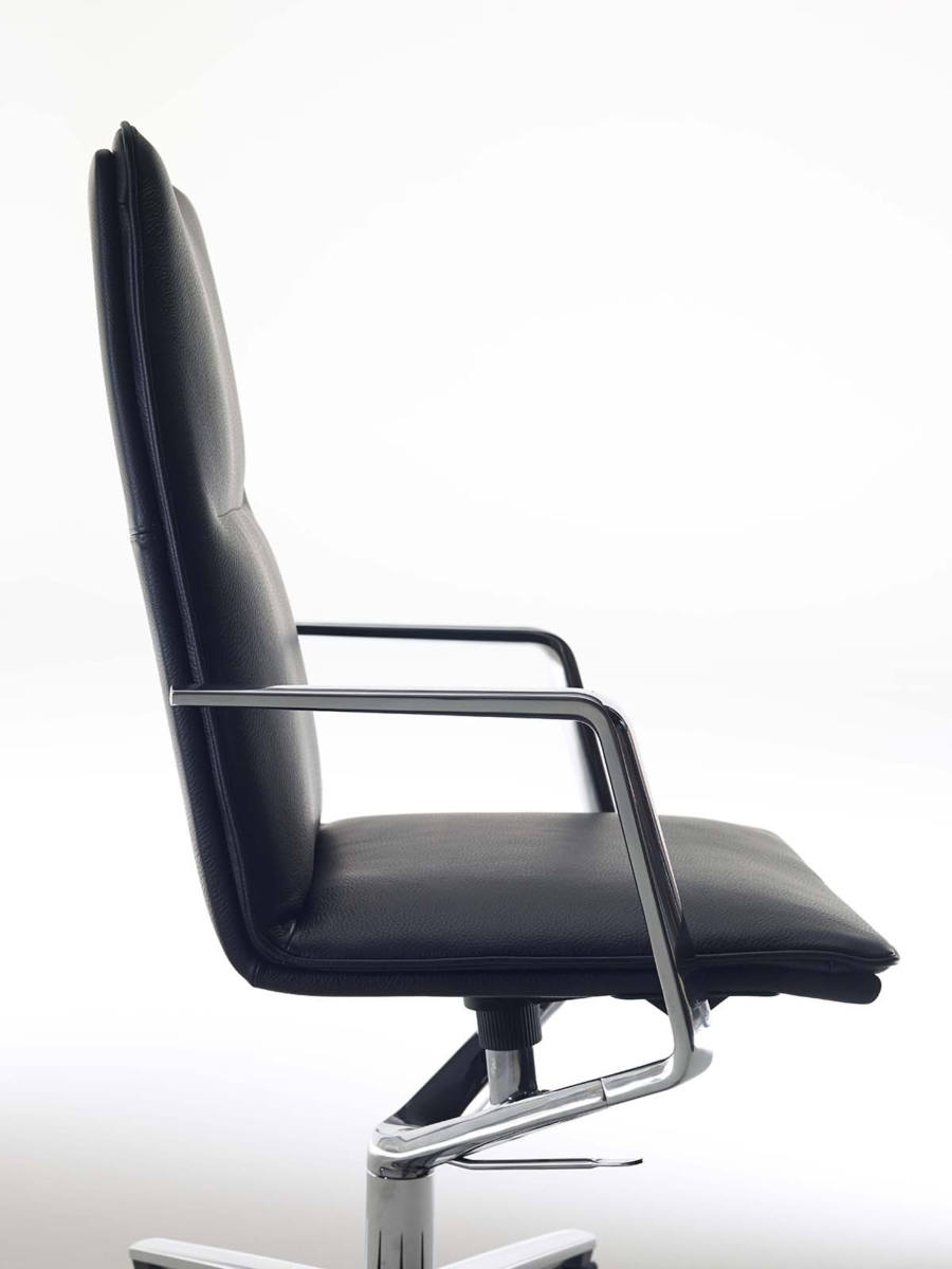 Davis Furniture Sola | Office Snapshots