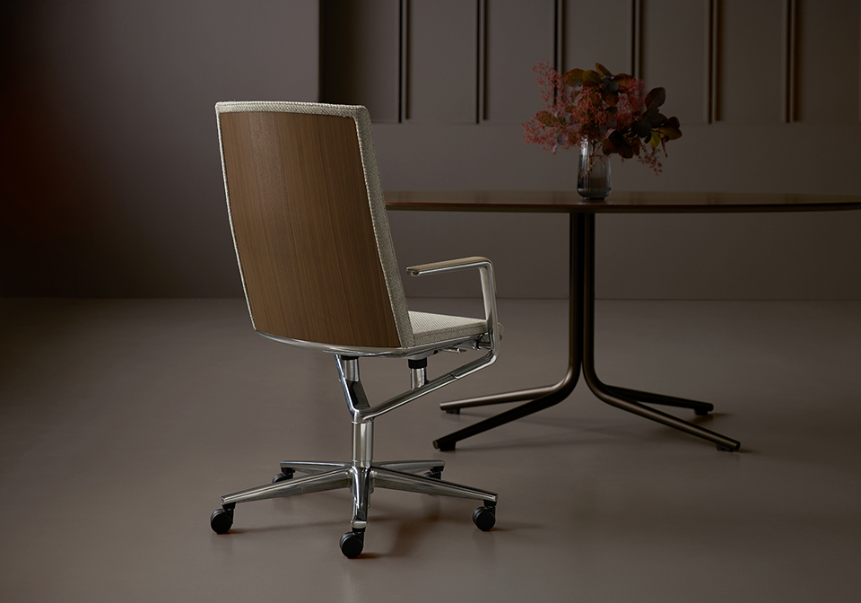 Davis Furniture Sola | Office Snapshots