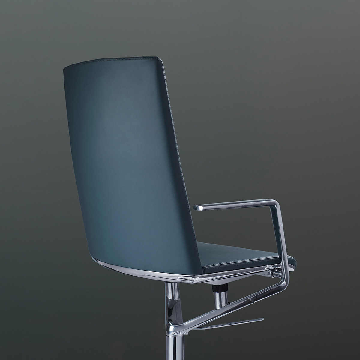 Davis Furniture Sola | Office Snapshots