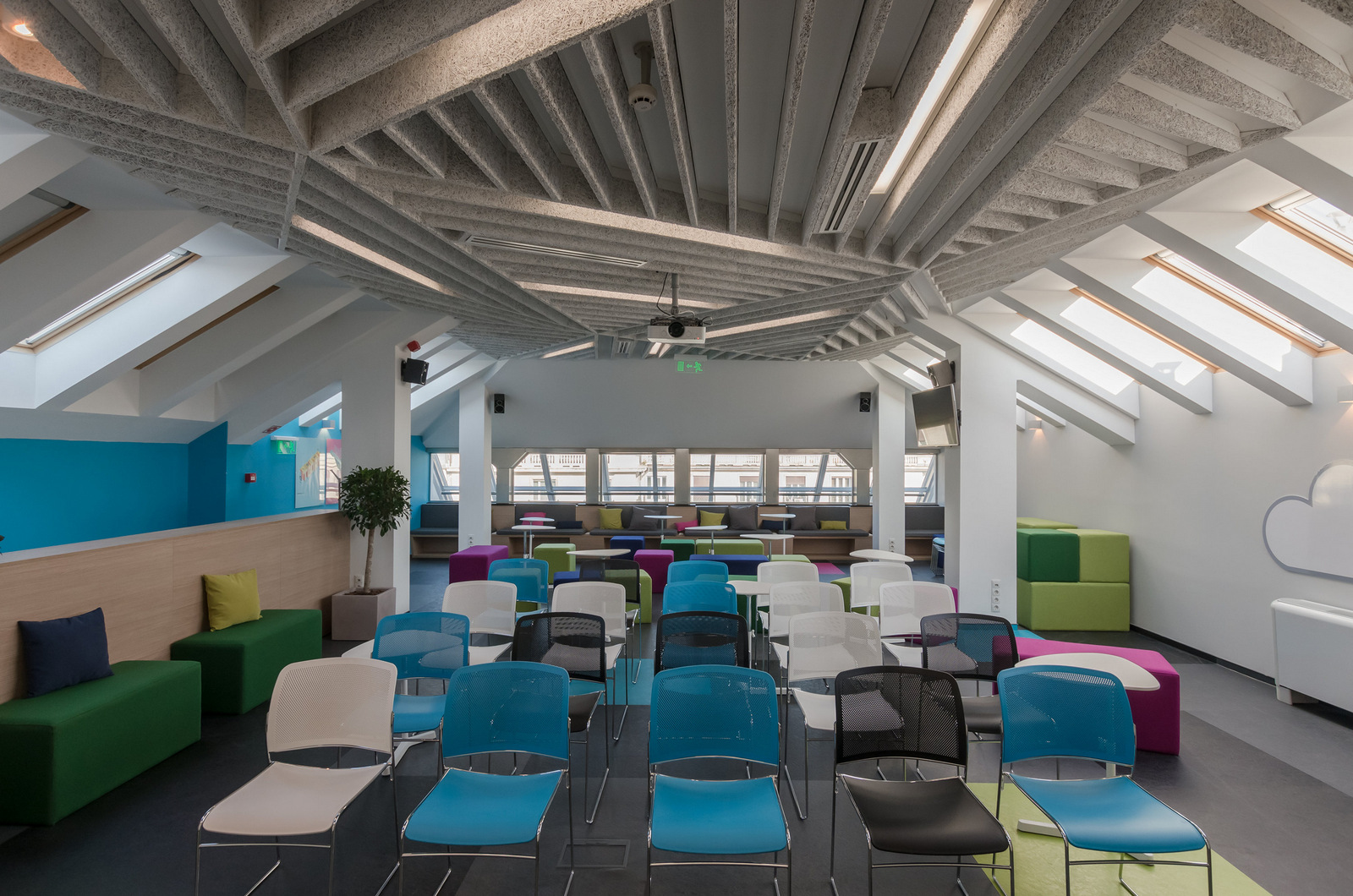 Skyscanner - Budapest Offices | Office Snapshots