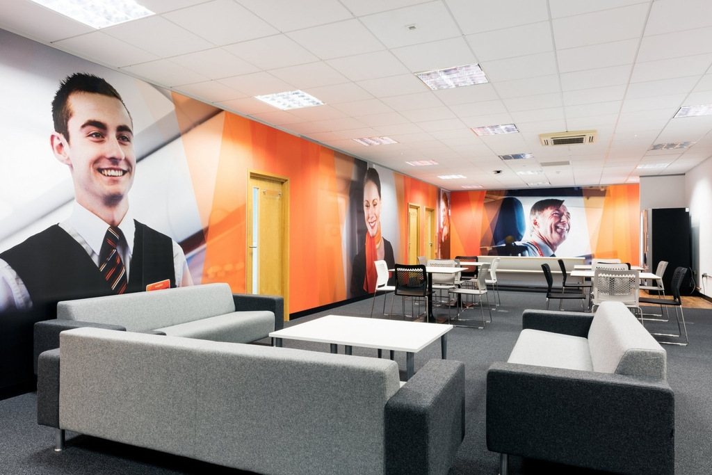 easyJet Offices & Training Facility - London Gatwick Airport | Office ...