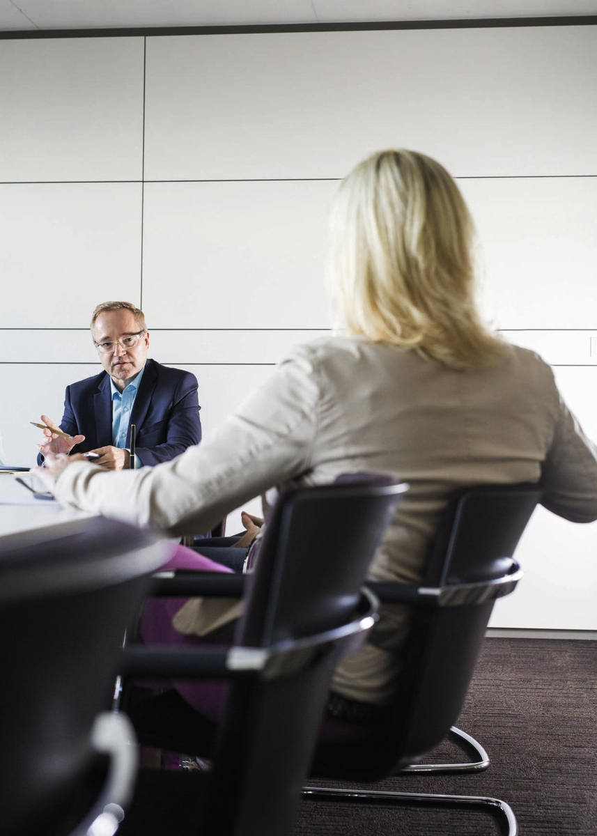 Wilkhahn Neos Cantilever Chair | Office Snapshots