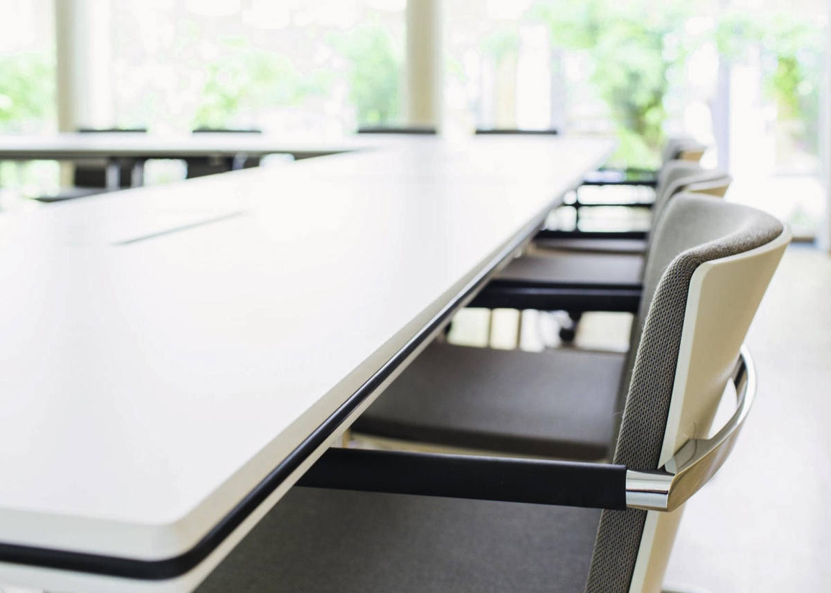 Wilkhahn Neos Cantilever Chair | Office Snapshots
