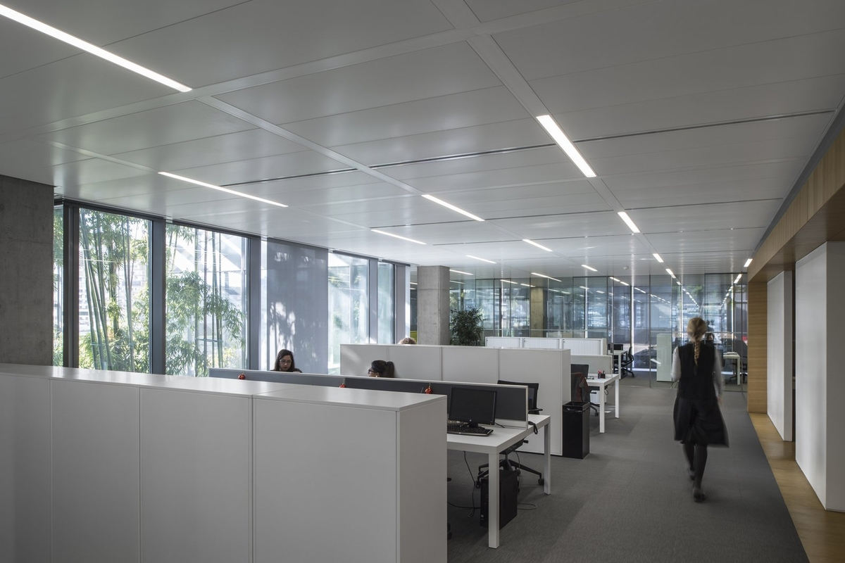 Holcom Headquarters - Beirut | Office Snapshots