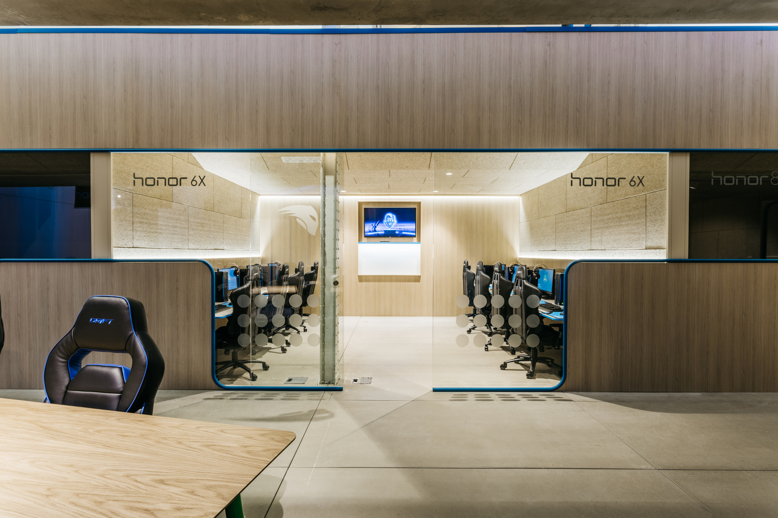 Movistar Riders eSports Training Center - Madrid | Office Snapshots