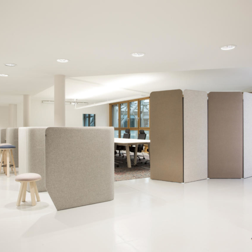 BuzziSpace BuzziScreen | Office Snapshots