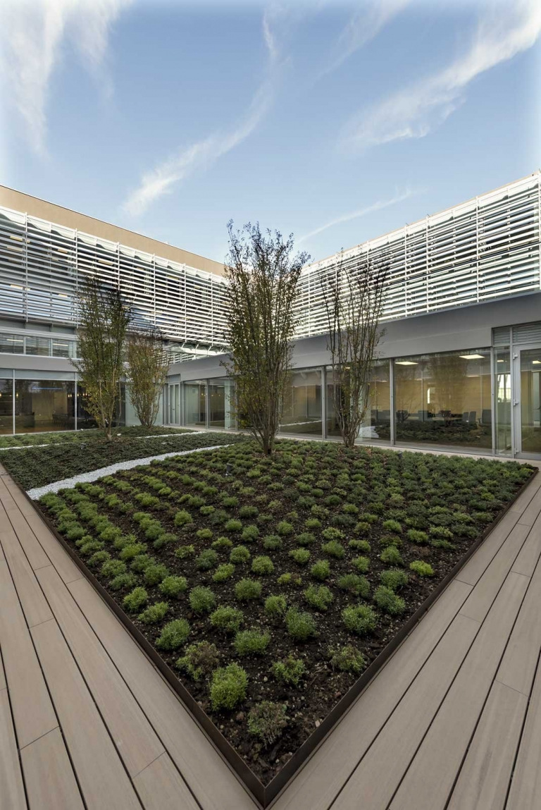 Mercedes Benz Italia Offices - Rome | Office Snapshots
