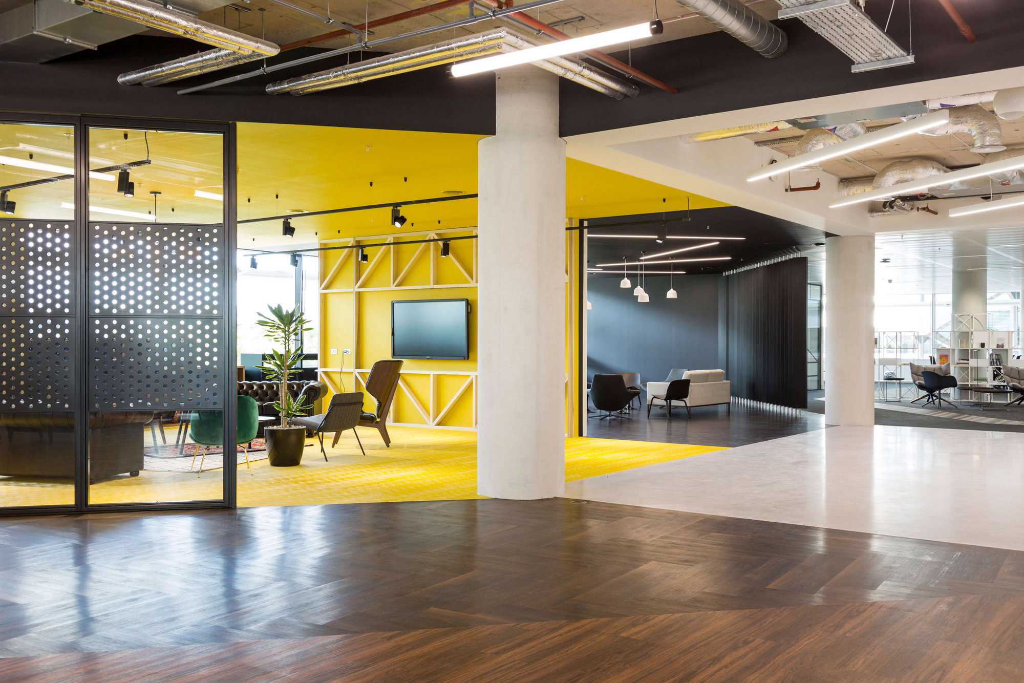 Chiswick Park Office - London | Office Snapshots