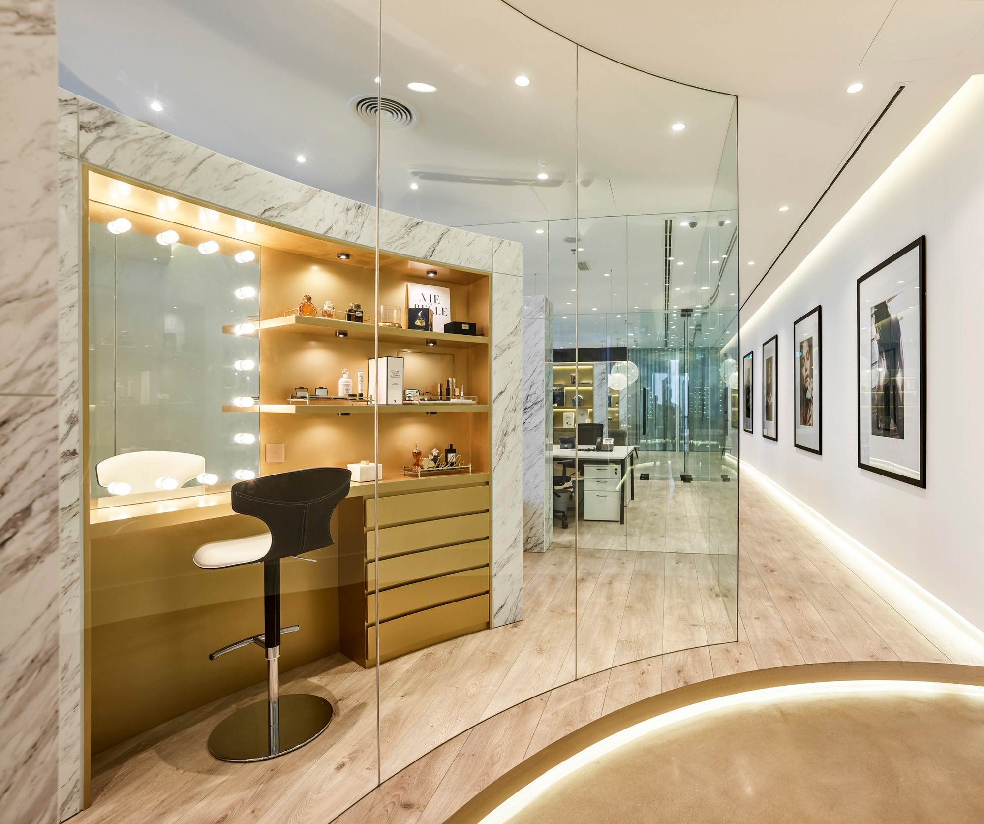 MOJEH Magazine Offices - Dubai | Office Snapshots