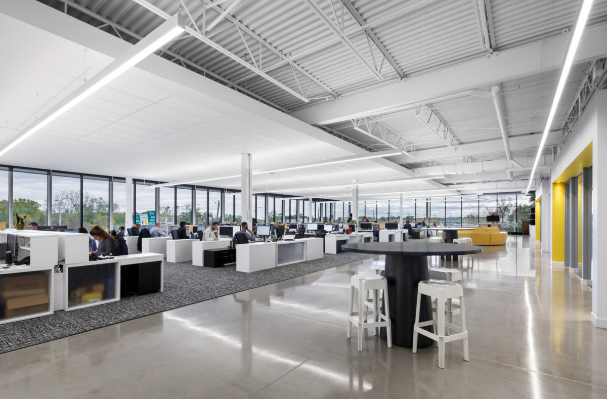 Lumenpulse Group Headquarters - Longueuil | Office Snapshots
