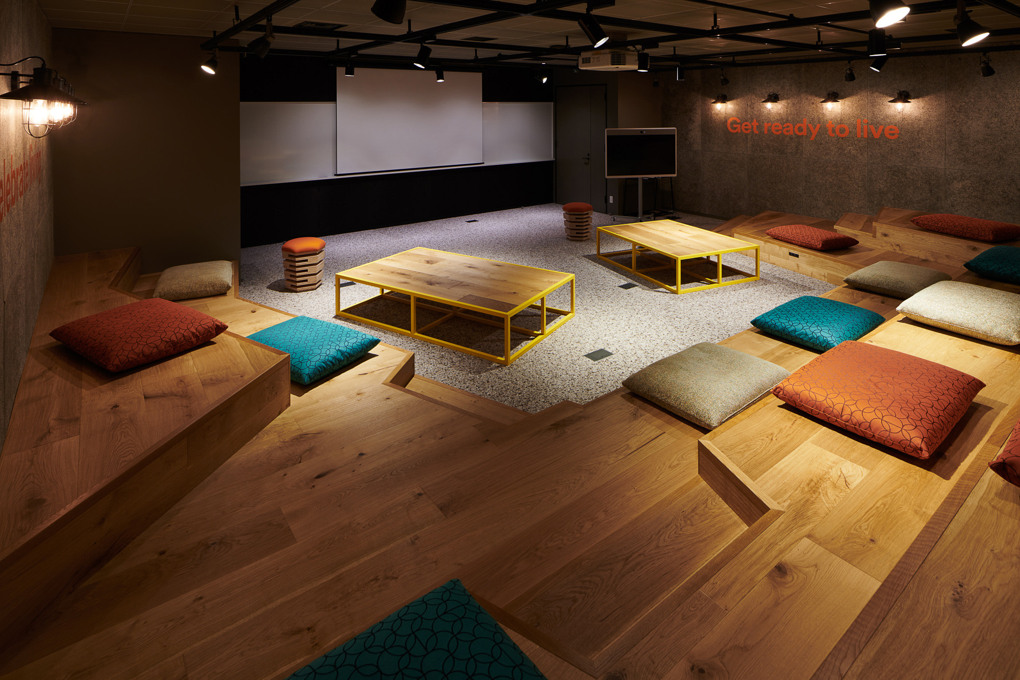 FWD Fuji Life Insurance Offices - Tokyo | Office Snapshots