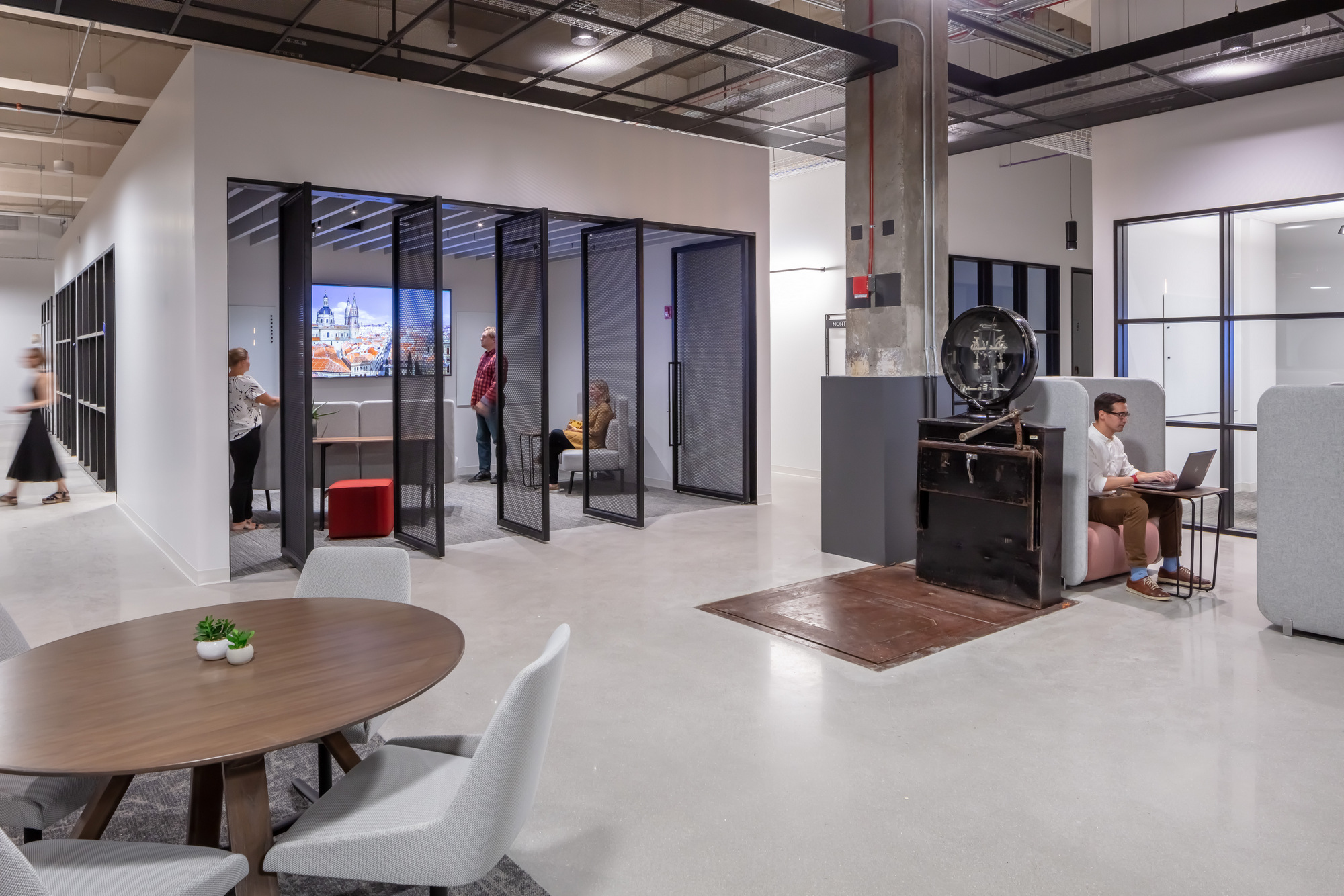 Ferrara Candy Company Offices - Chicago | Office Snapshots