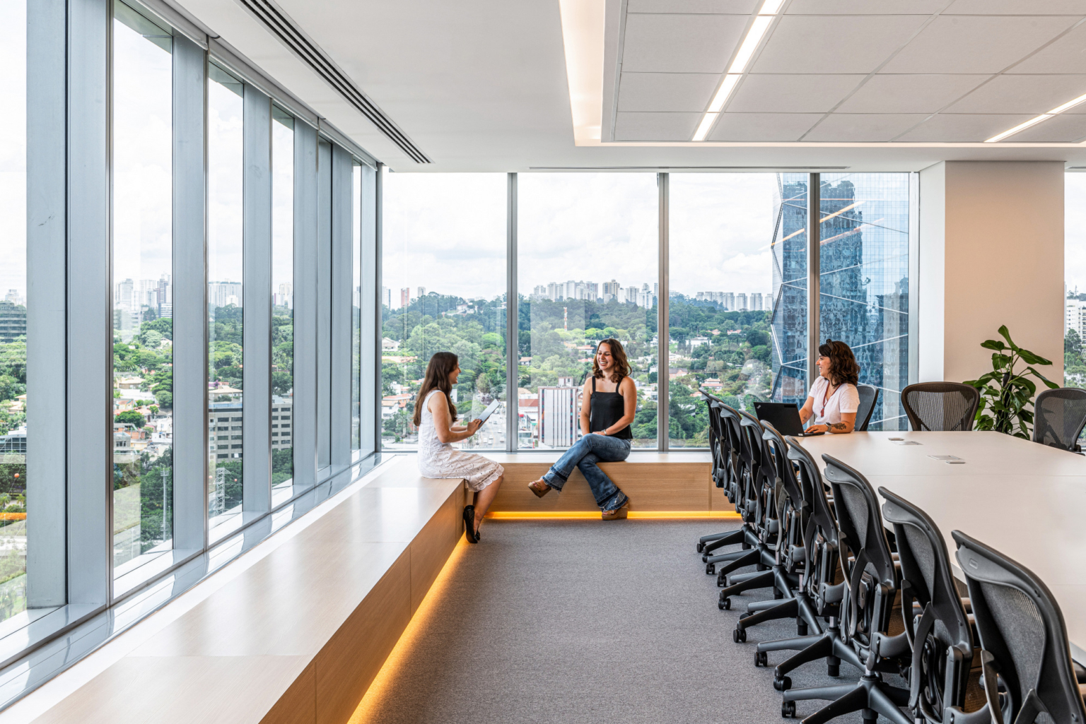 Confidential International Insurance Company Offices - São Paulo ...