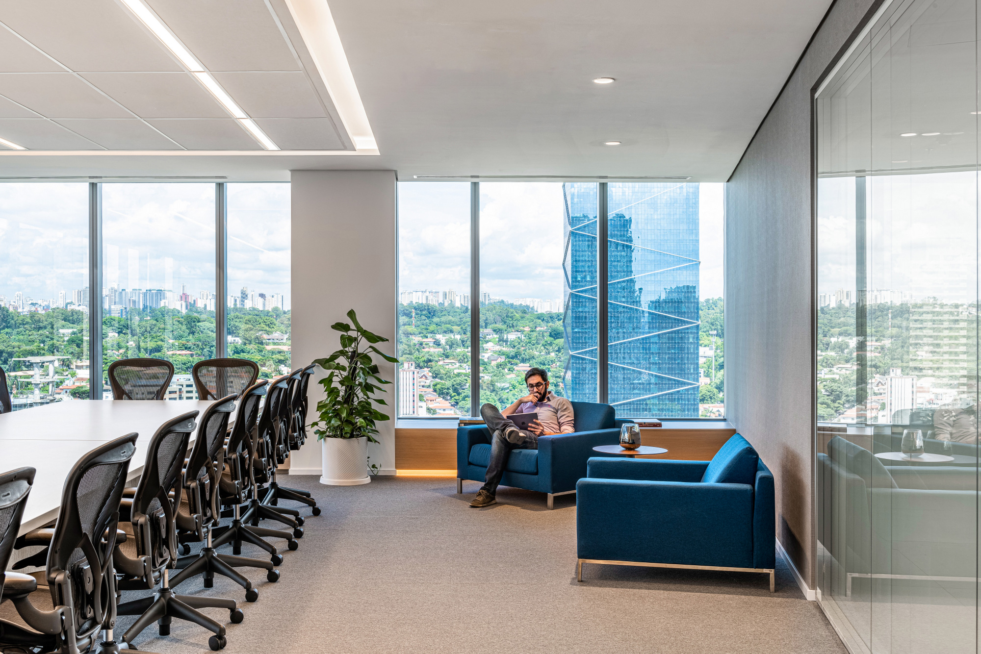 Confidential International Insurance Company Offices - São Paulo ...