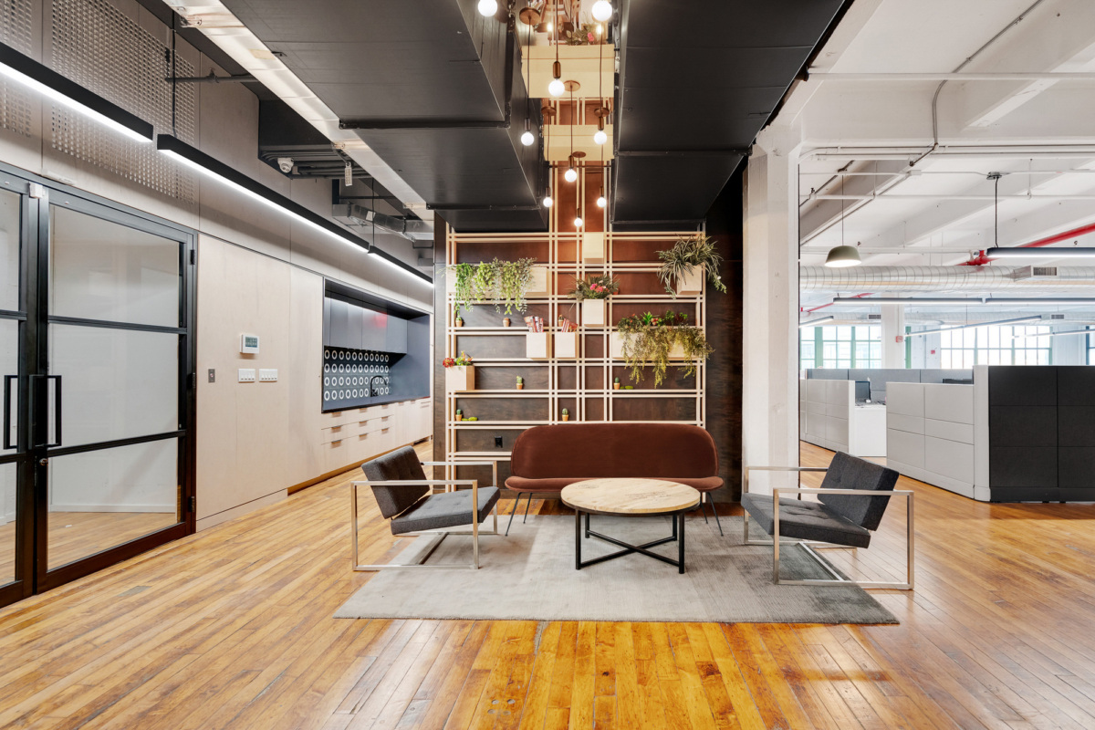 L&R Distributors Offices - New York City | Office Snapshots