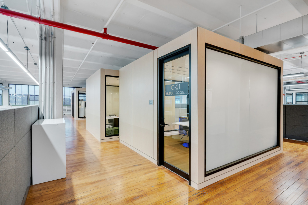 L&R Distributors Offices - New York City | Office Snapshots