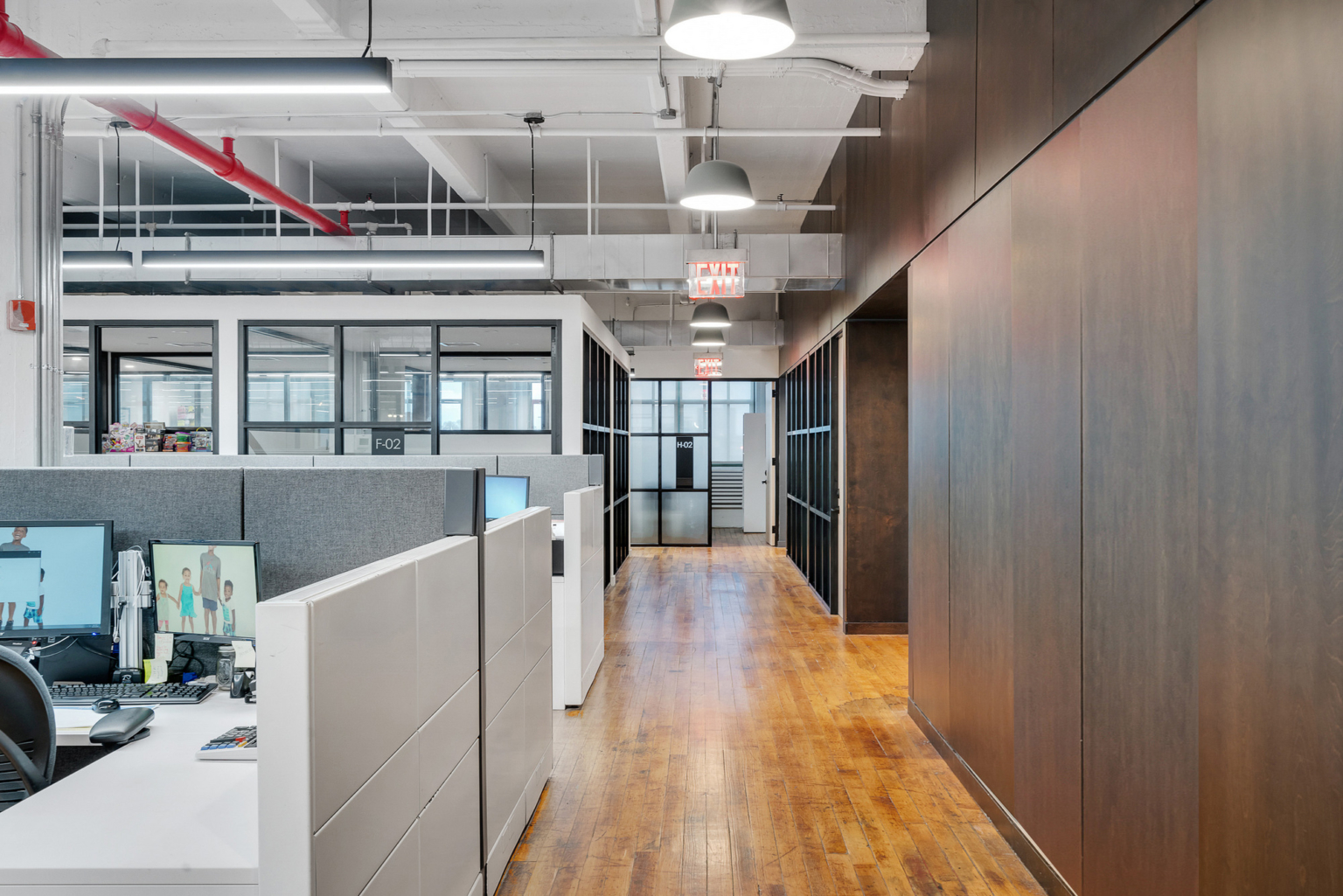 L&R Distributors Offices - New York City | Office Snapshots