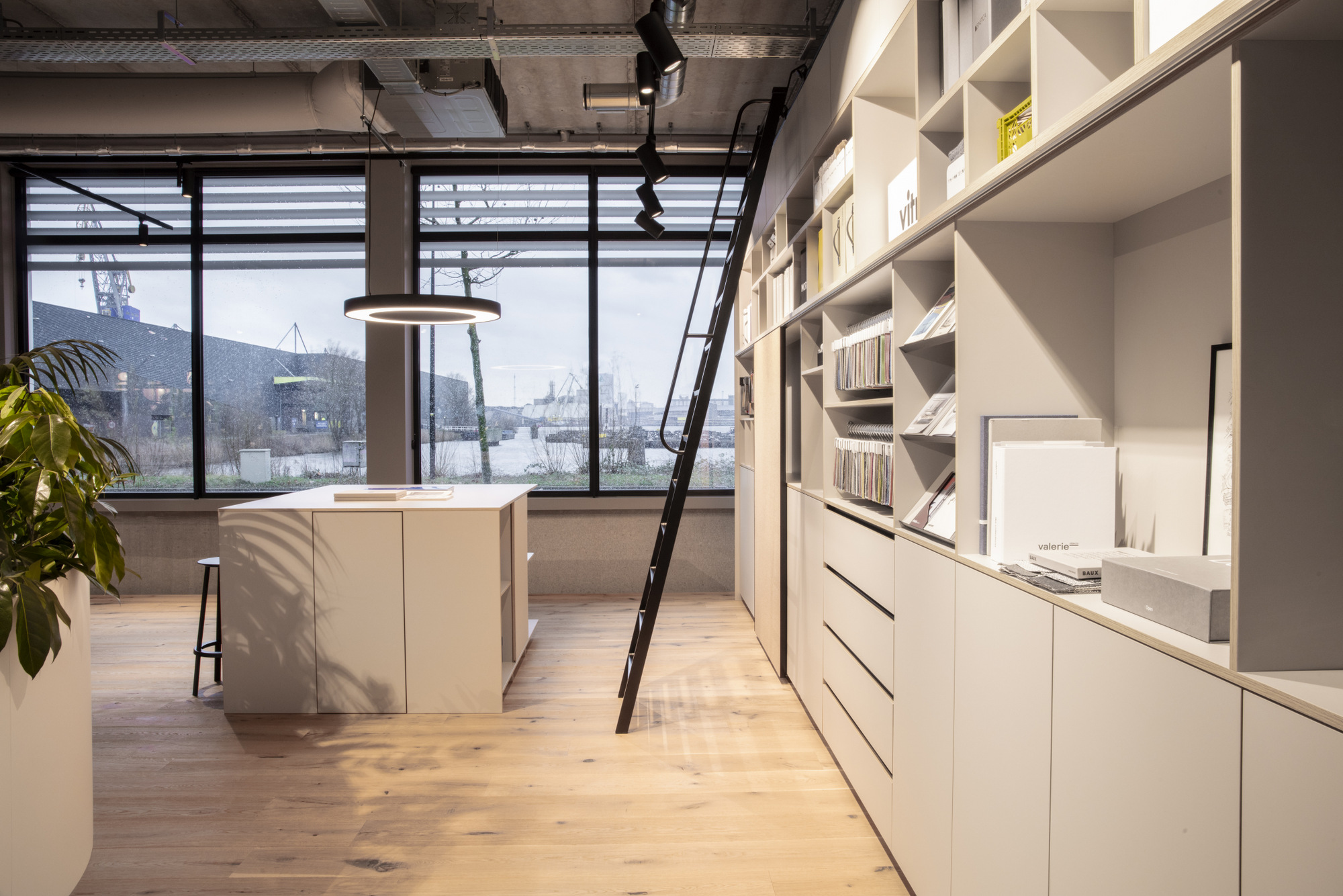 InteriorWorks Offices - Amsterdam | Office Snapshots