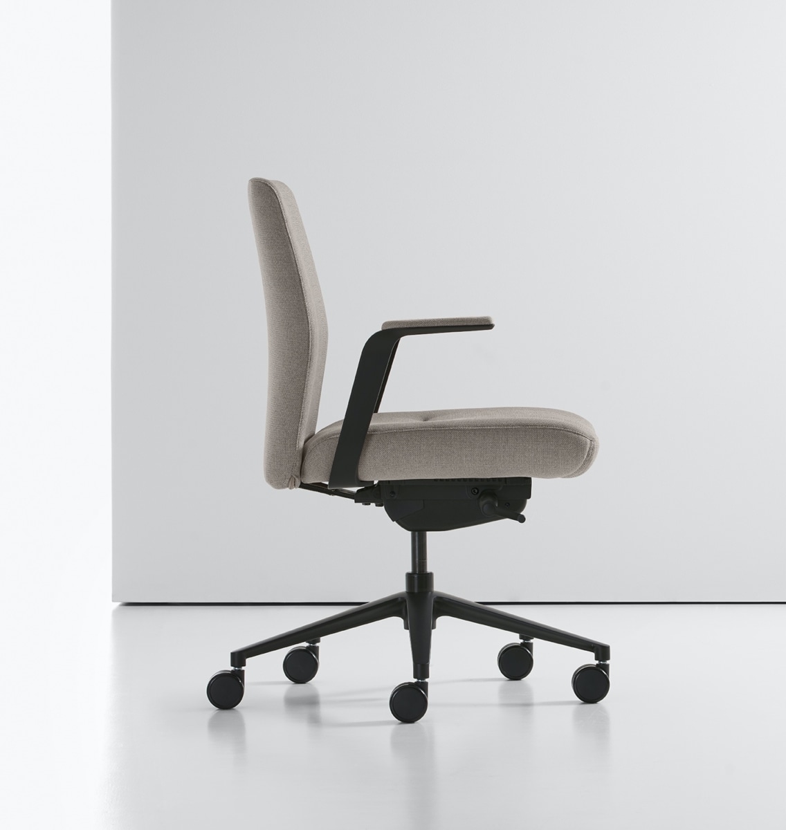 Bernhardt Design Alta Swivel Chair | Office Snapshots