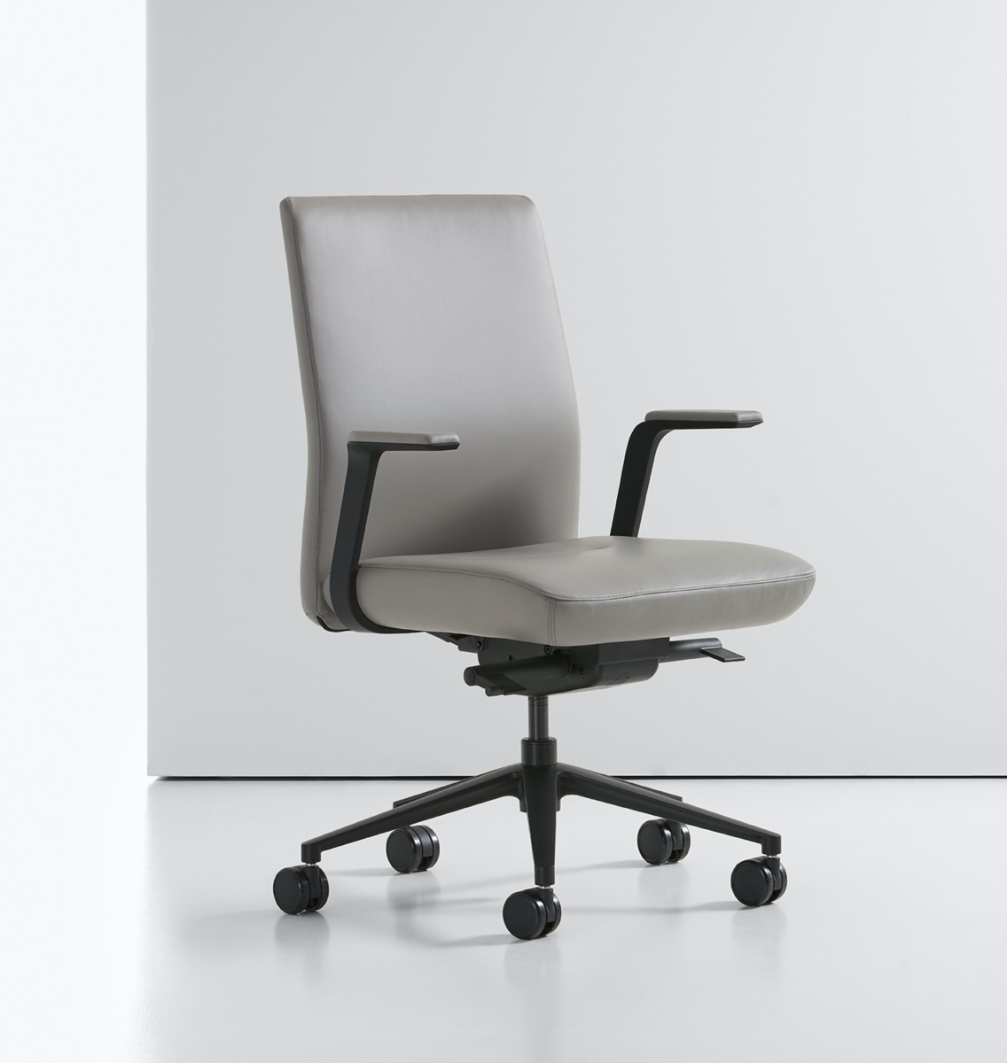 Bernhardt Design Alta Swivel Chair | Office Snapshots