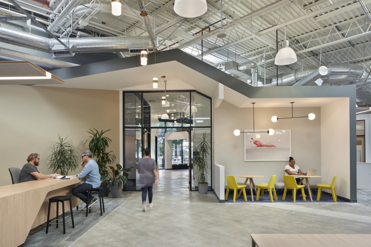 Saatchi & Saatchi Offices - El Segundo | Office Snapshots