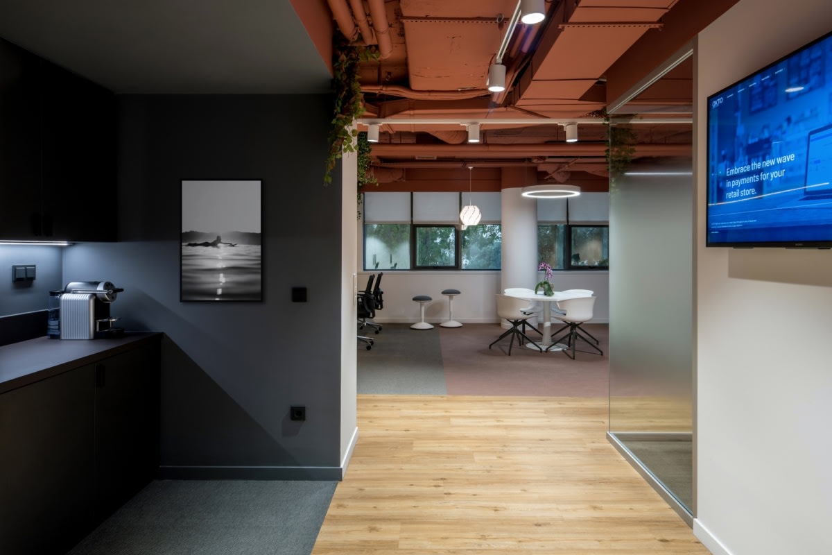 OKTO Offices - Athens | Office Snapshots