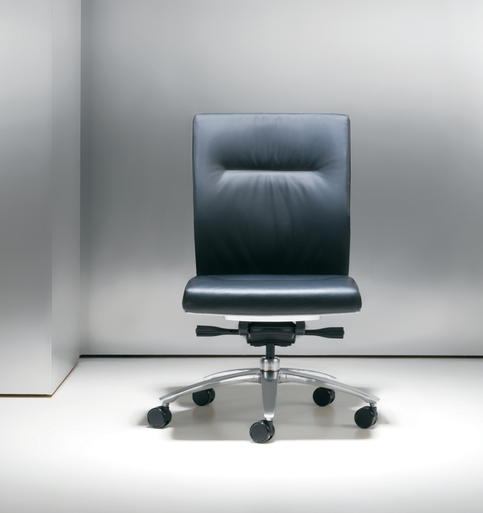 Bernhardt Design Pilot Swivel | Office Snapshots