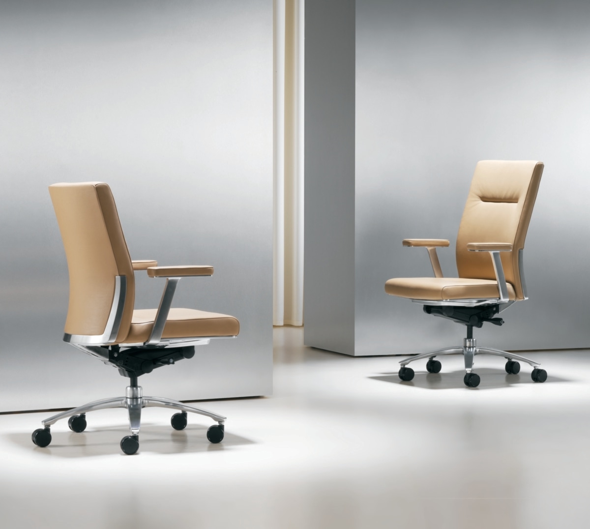 Bernhardt Design Pilot Swivel | Office Snapshots