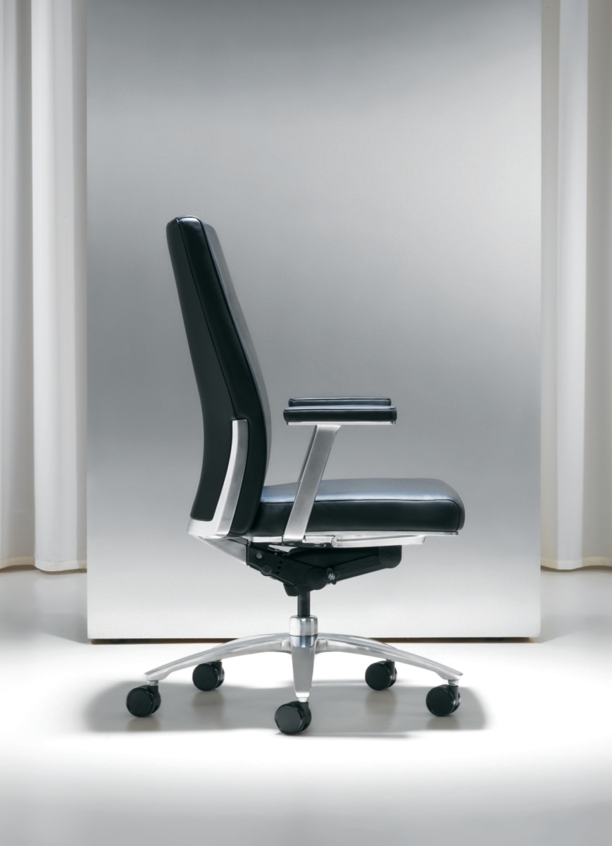 Bernhardt Design Pilot Swivel | Office Snapshots