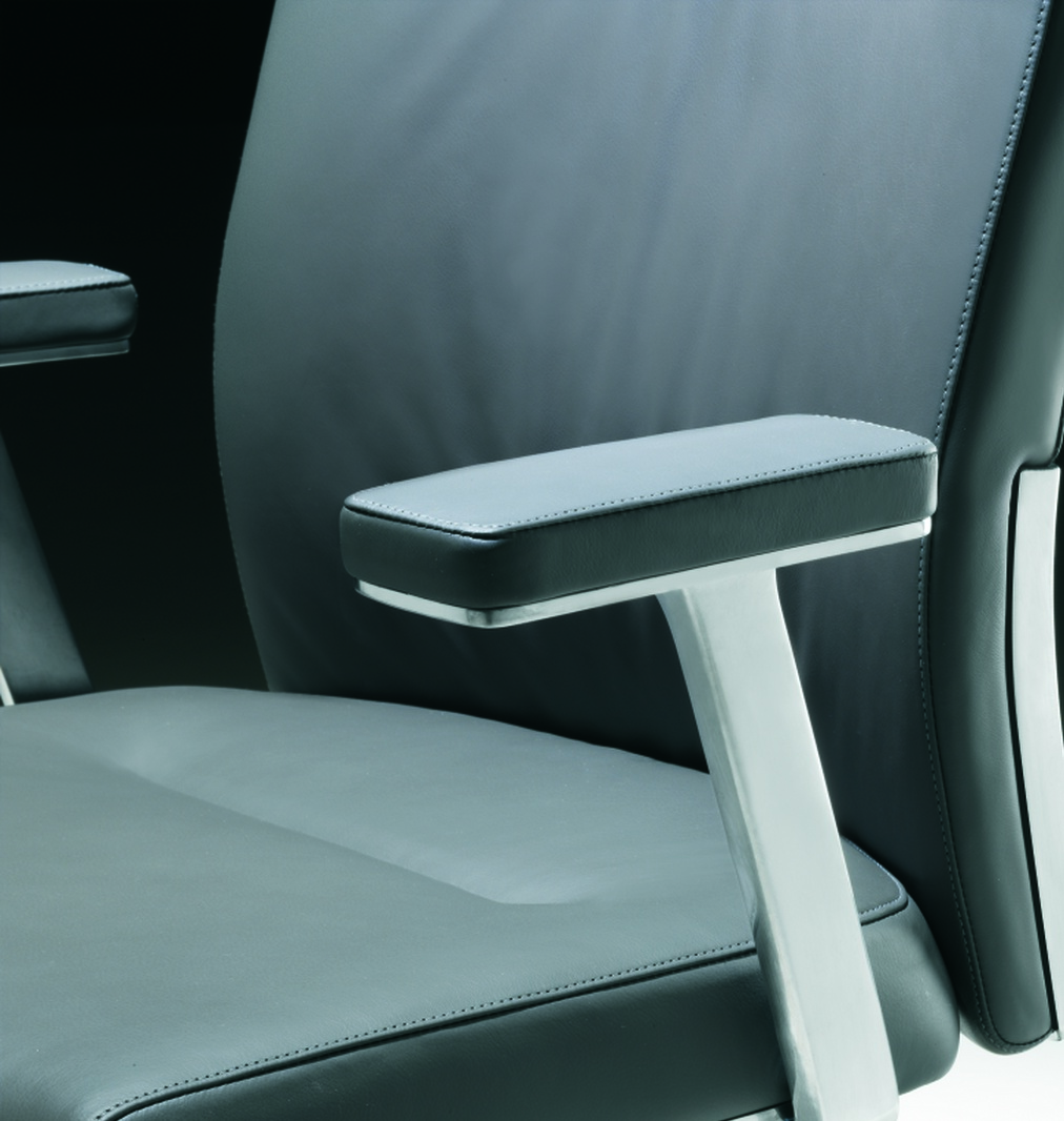 Bernhardt Design Pilot Swivel | Office Snapshots