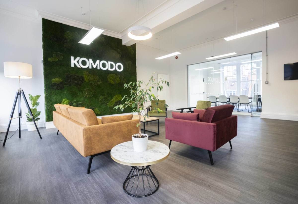 Connection Leo | Office Snapshots