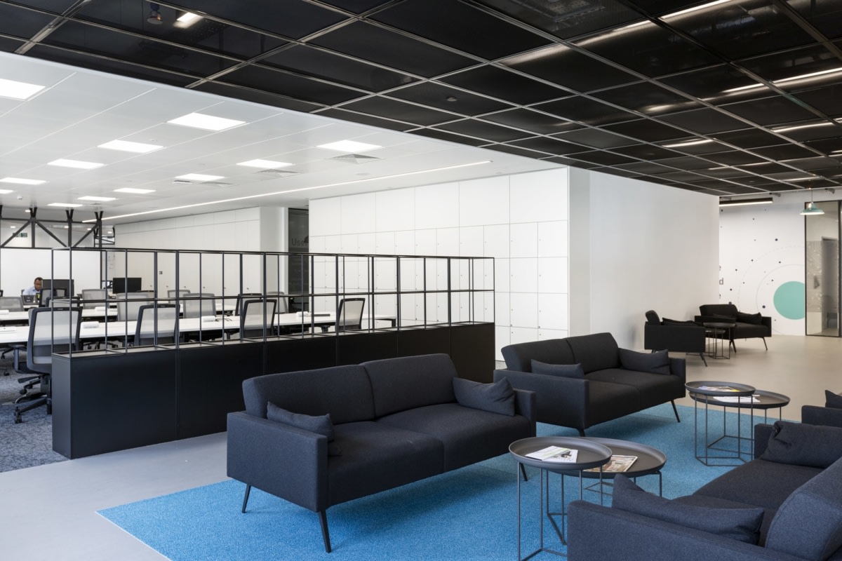 Connection Leo | Office Snapshots