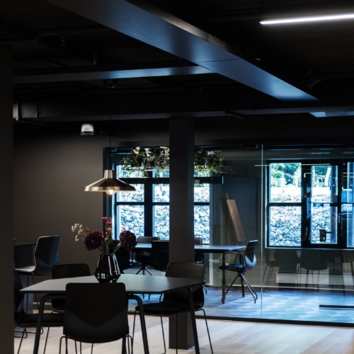 Hightower FourReal®741 Flake Table | Office Snapshots