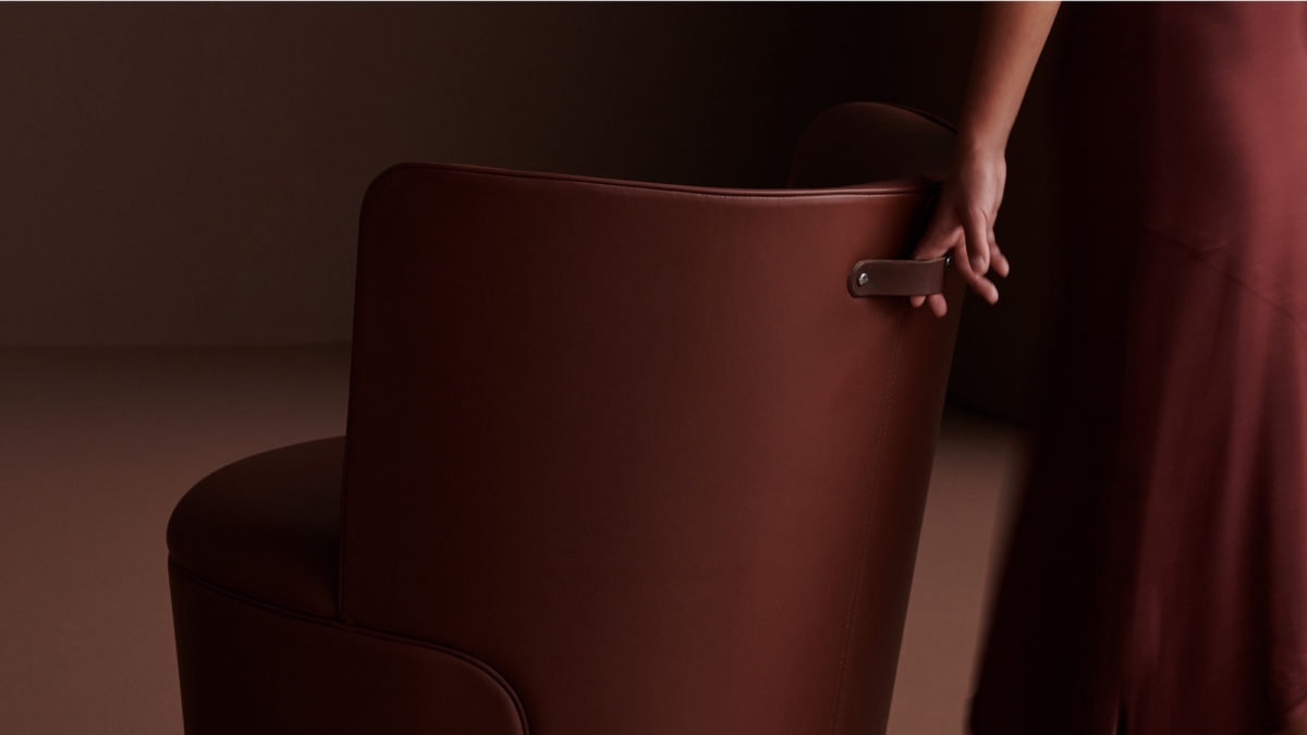 Davis Furniture Tote | Office Snapshots