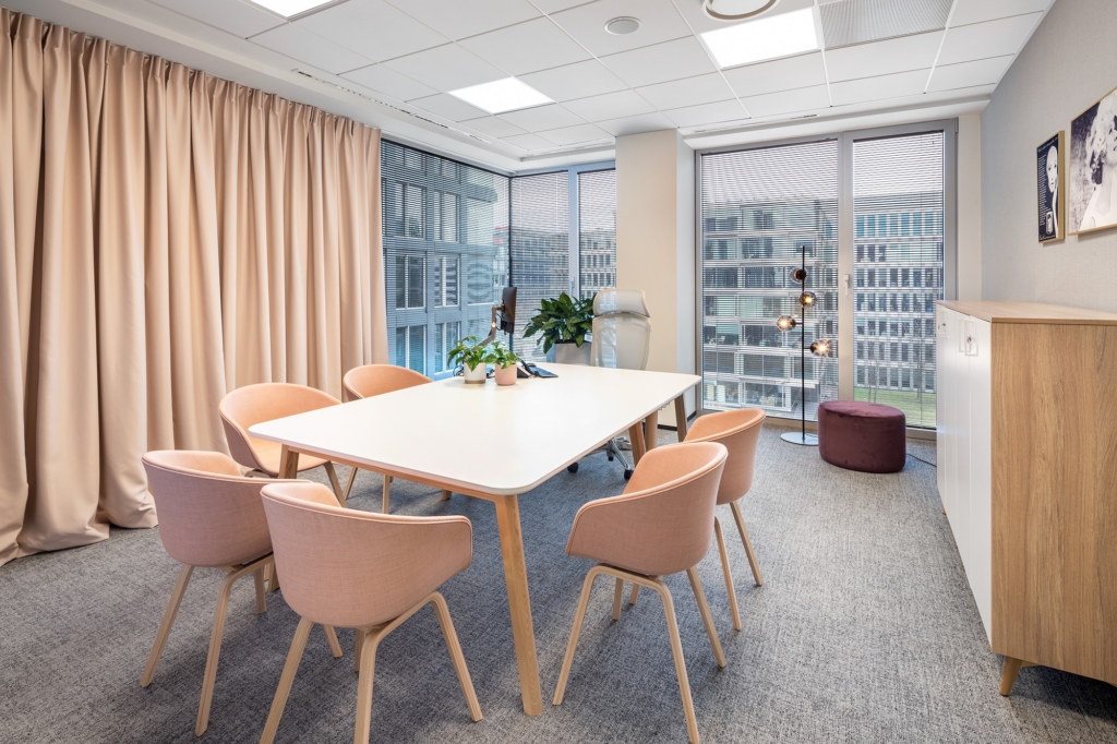 Estee Lauder Offices - Warsaw | Office Snapshots