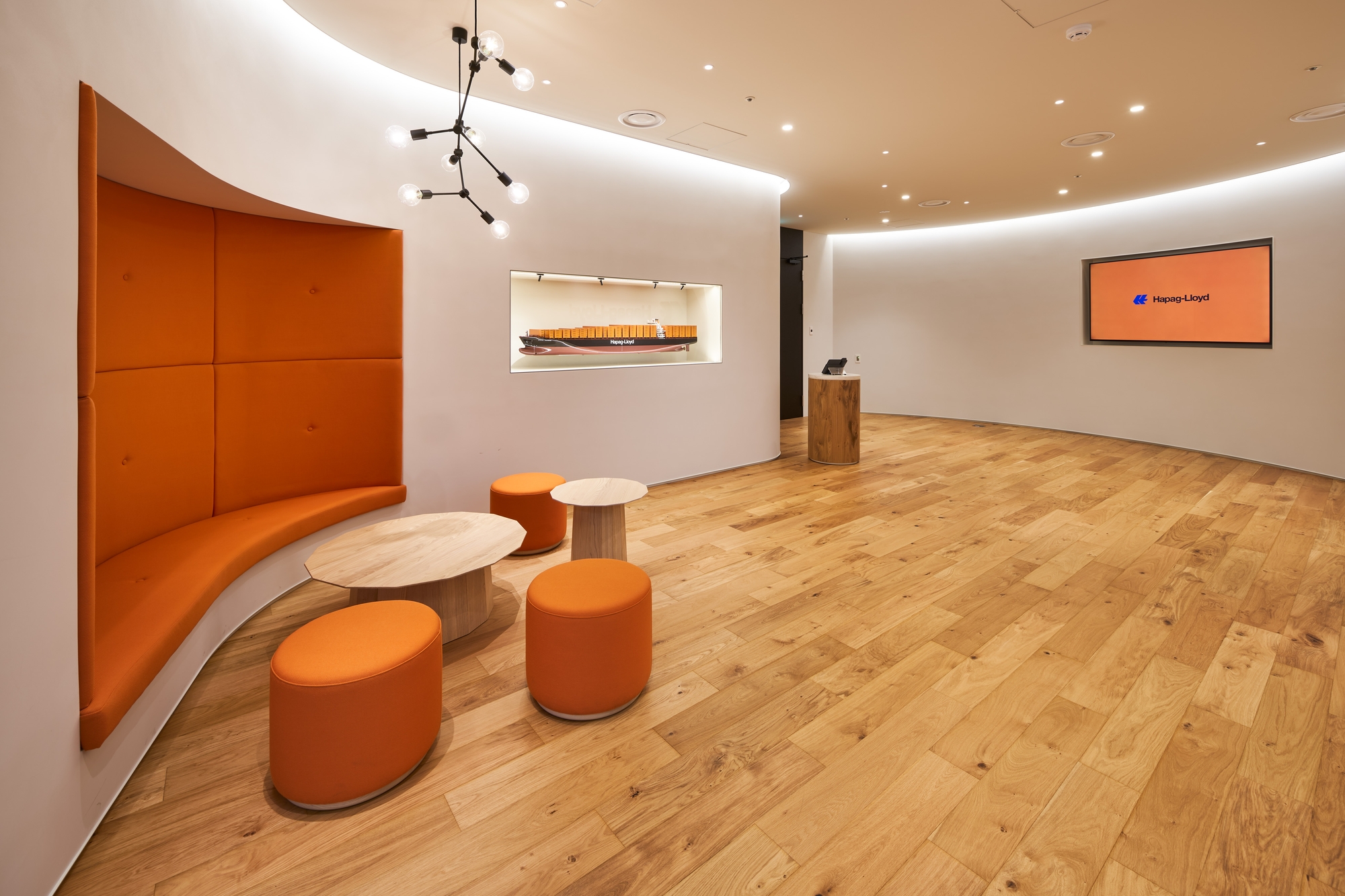 Hapag-Lloyd Offices - Tokyo | Office Snapshots
