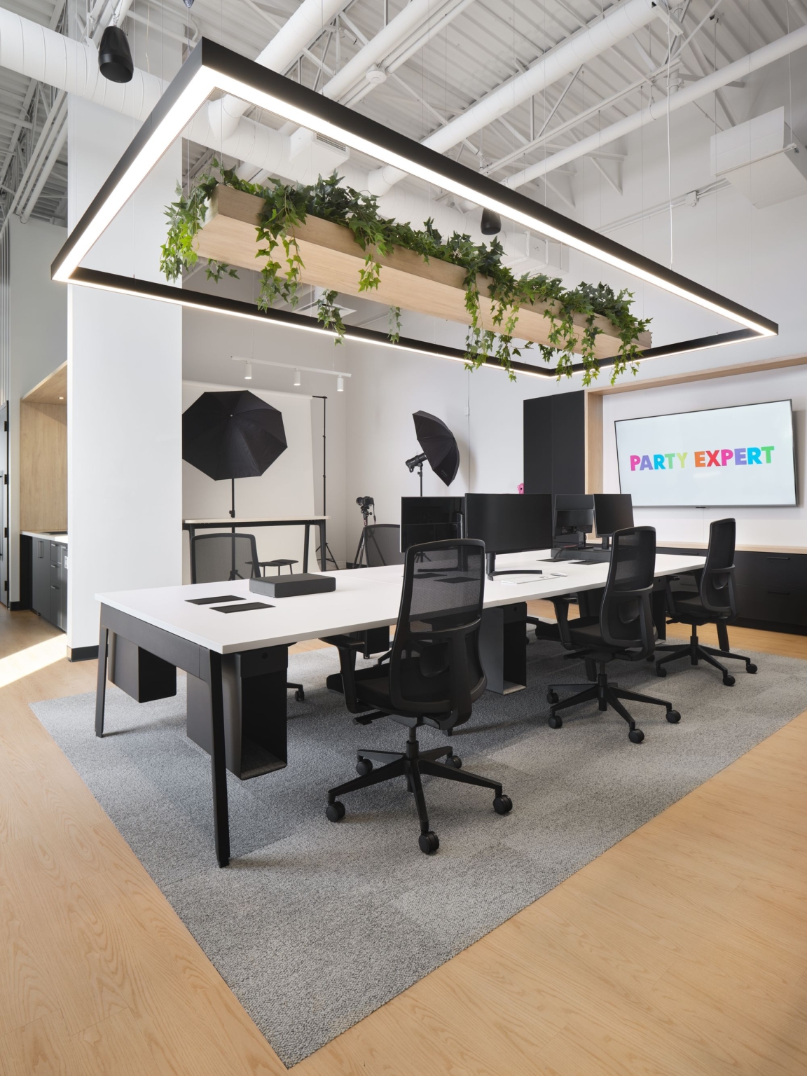 Groupe Party Expert Offices - Laval | Office Snapshots