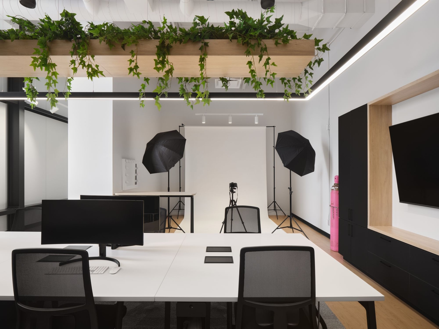 Groupe Party Expert Offices - Laval | Office Snapshots