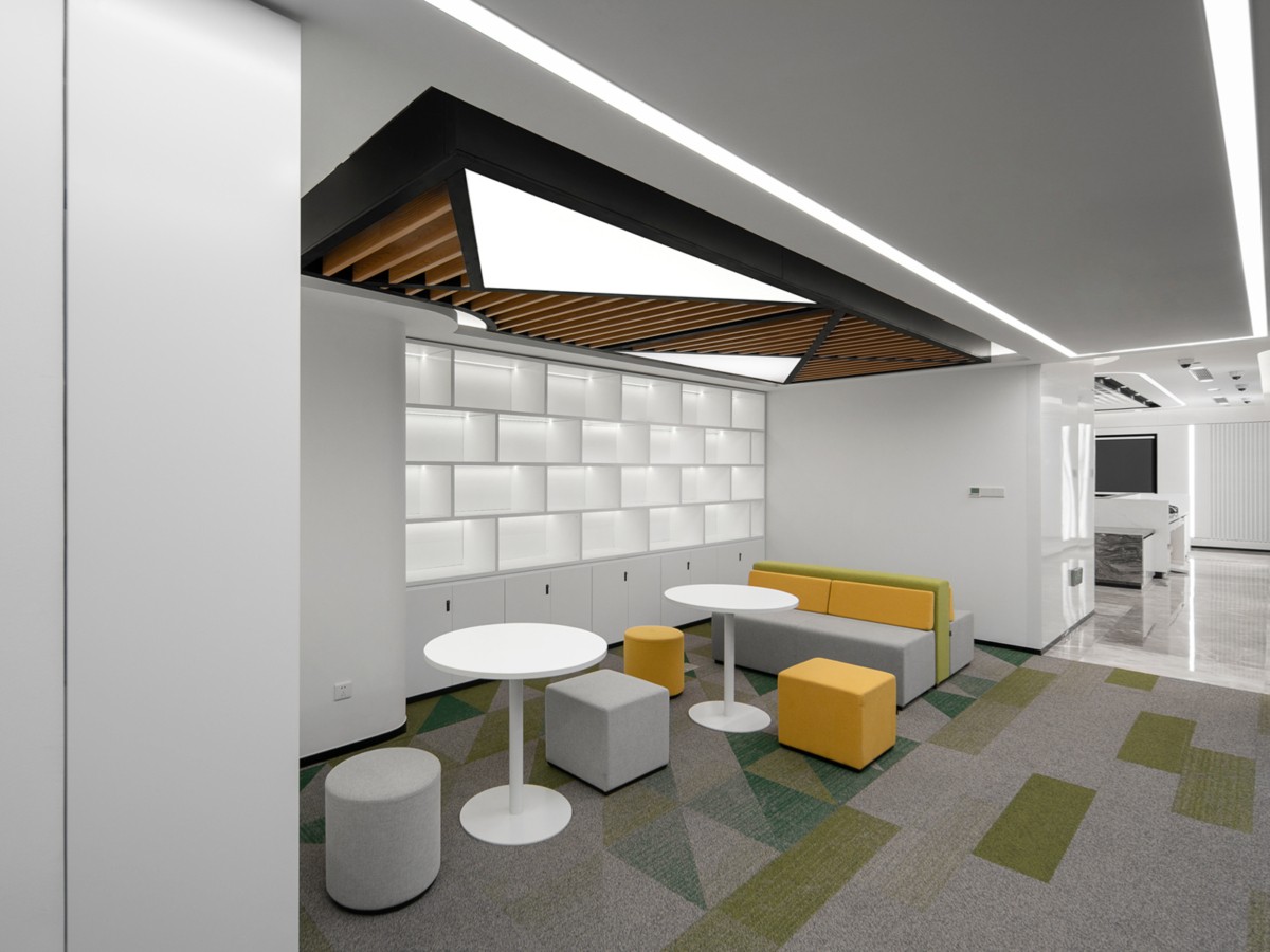 NOVAH Cube | Office Snapshots