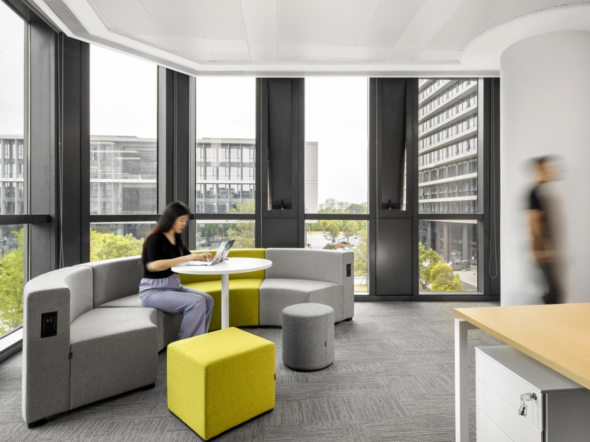 NOVAH Cube | Office Snapshots