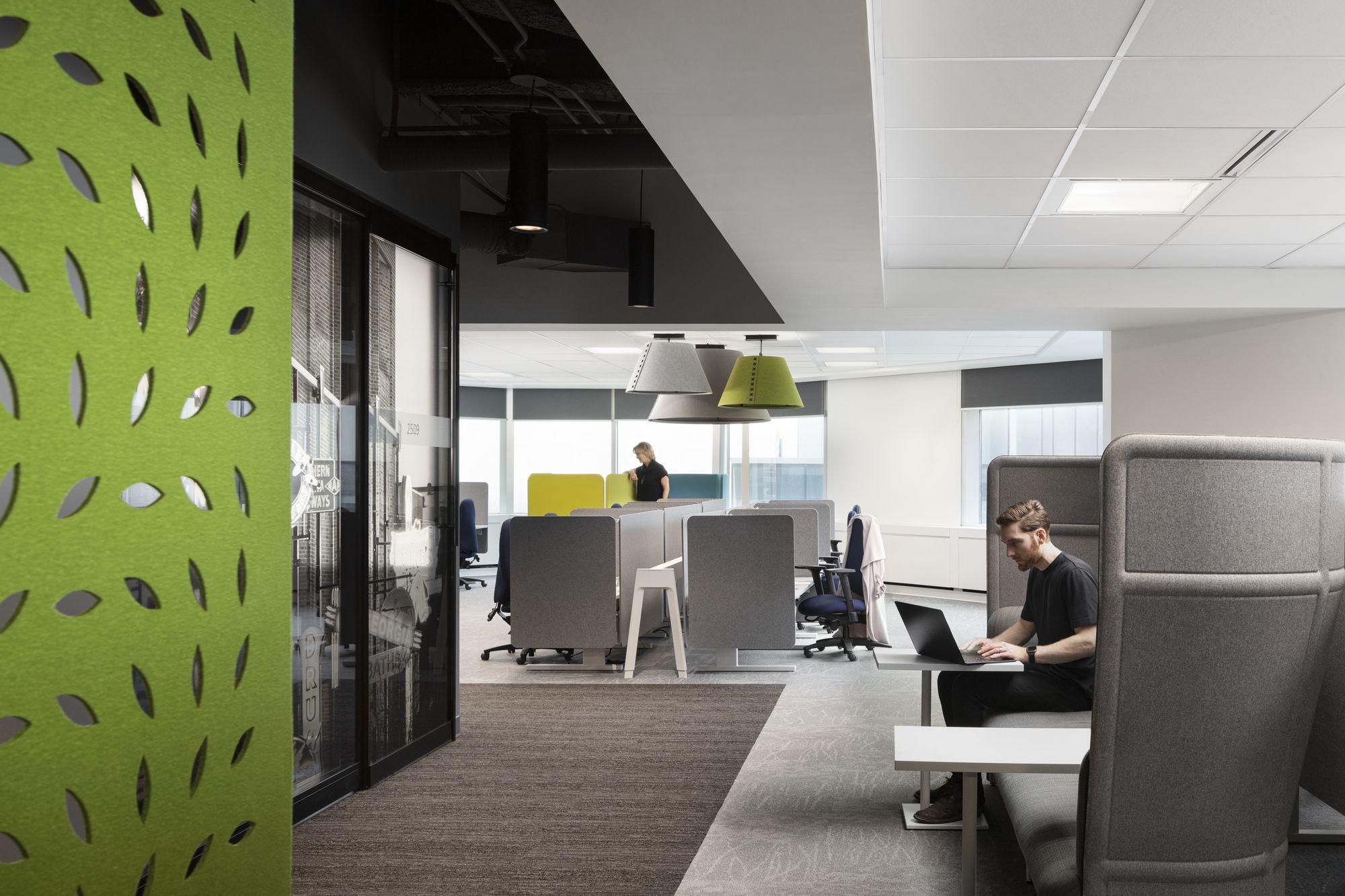 Confidential Government Agency Offices - Edmonton | Office Snapshots