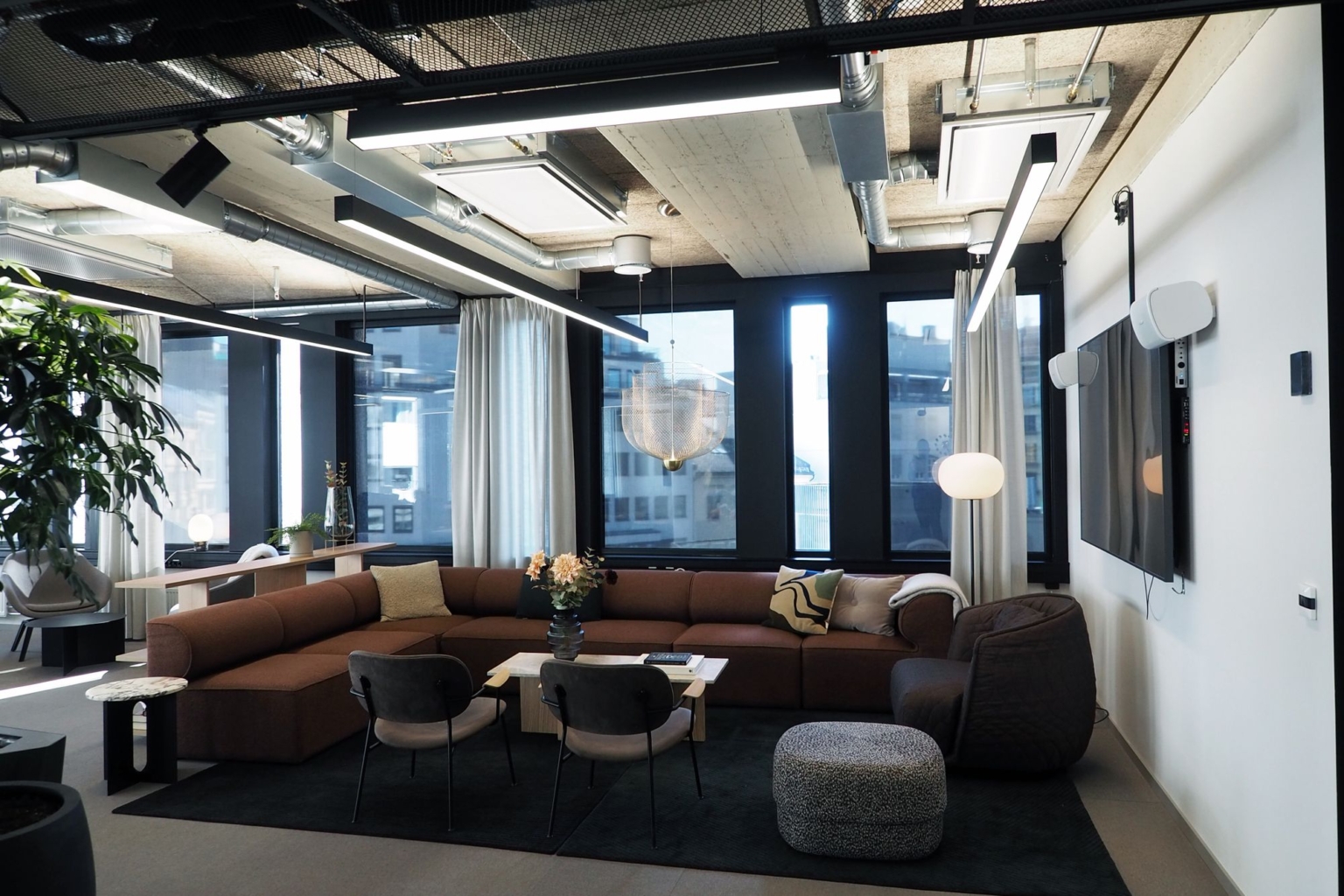 Nichlas Hvesser | Photographer | Office Snapshots