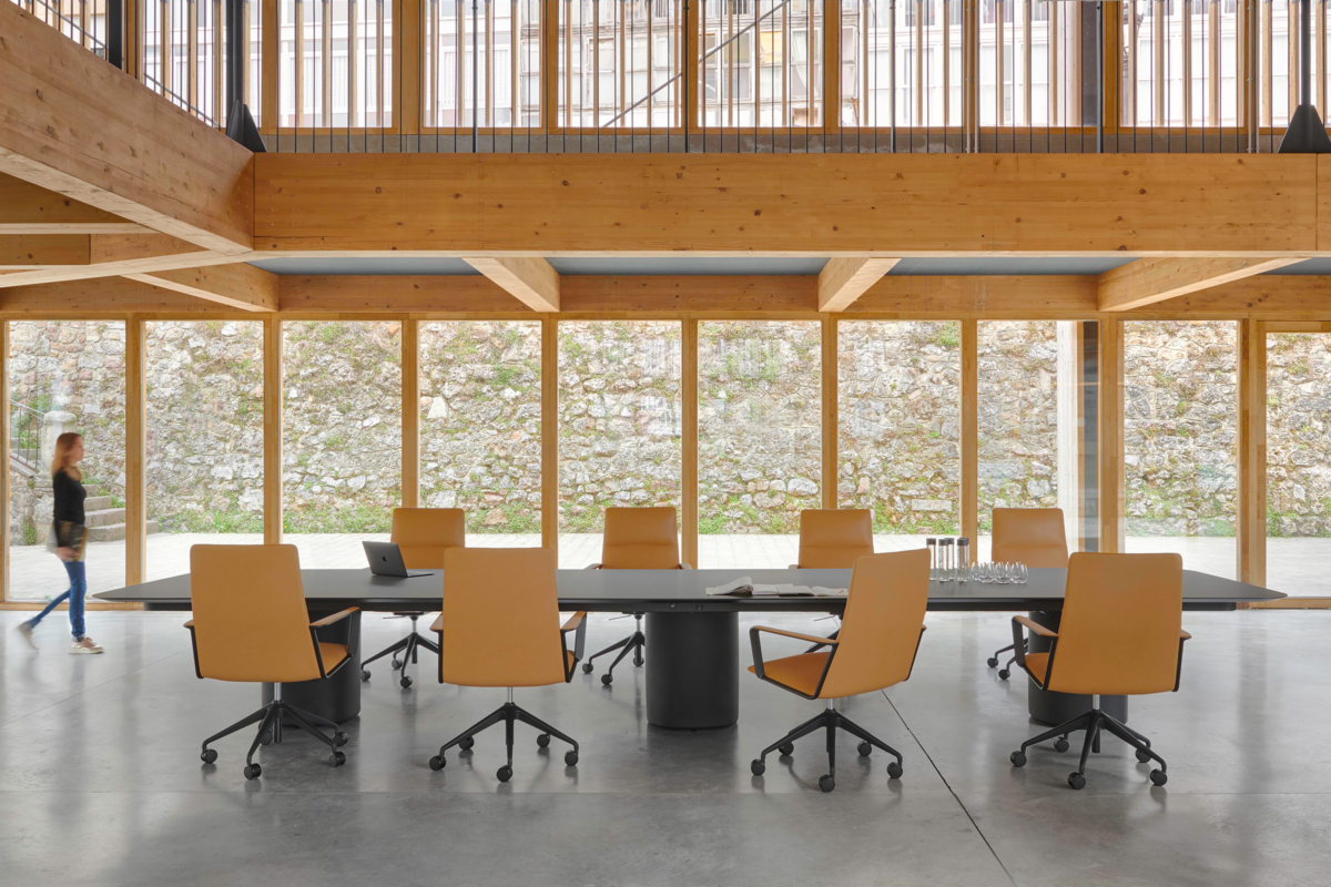 Andreu World Capri Executive | Office Snapshots